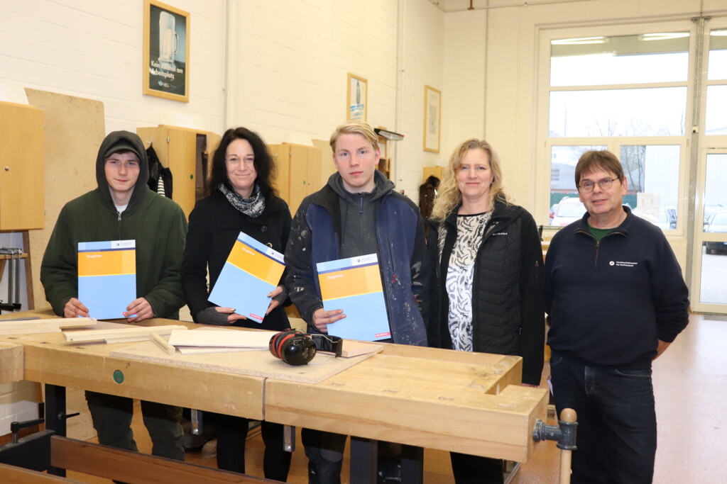 Tischler-Prüfung erfolgreich absolviert - 2023 - Pressemitteilungen ...